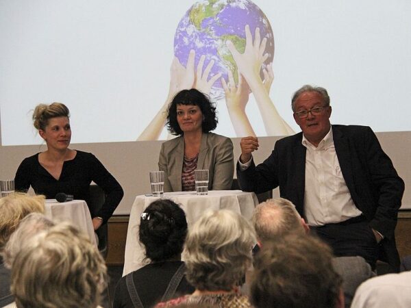 Dialog International: Health care in the past and today - Mission 21